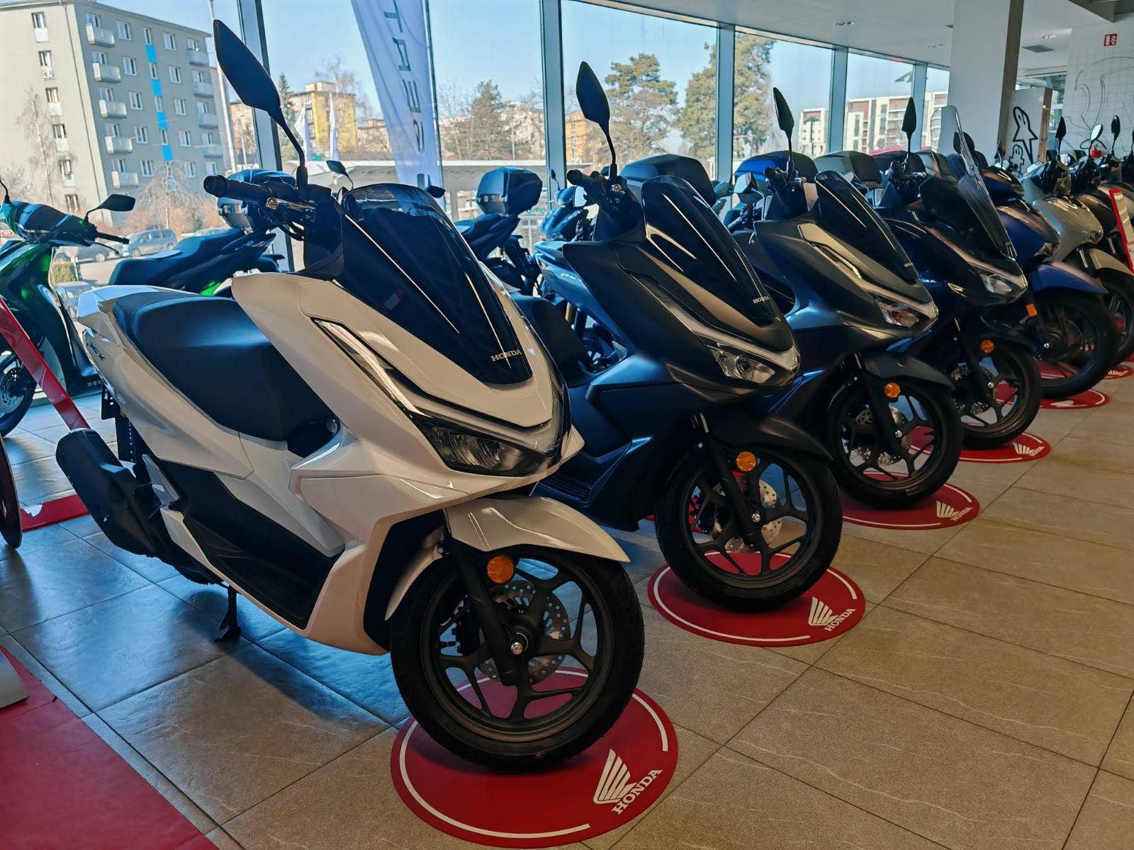 Honda PCX 125 DX 2025 (NOVÁ, 2025), 90.400 Kč - TipMoto.com