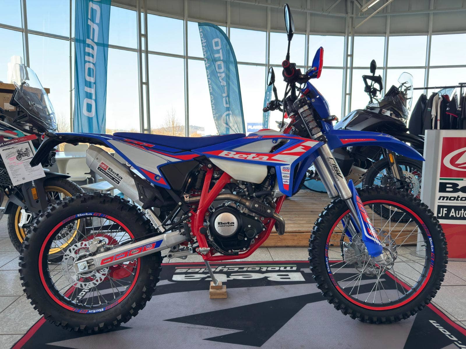 Beta RR Enduro 4T 125 R MY25 - skladem, HELMA (NOVÁ, 2025), 134.900 Kč ...