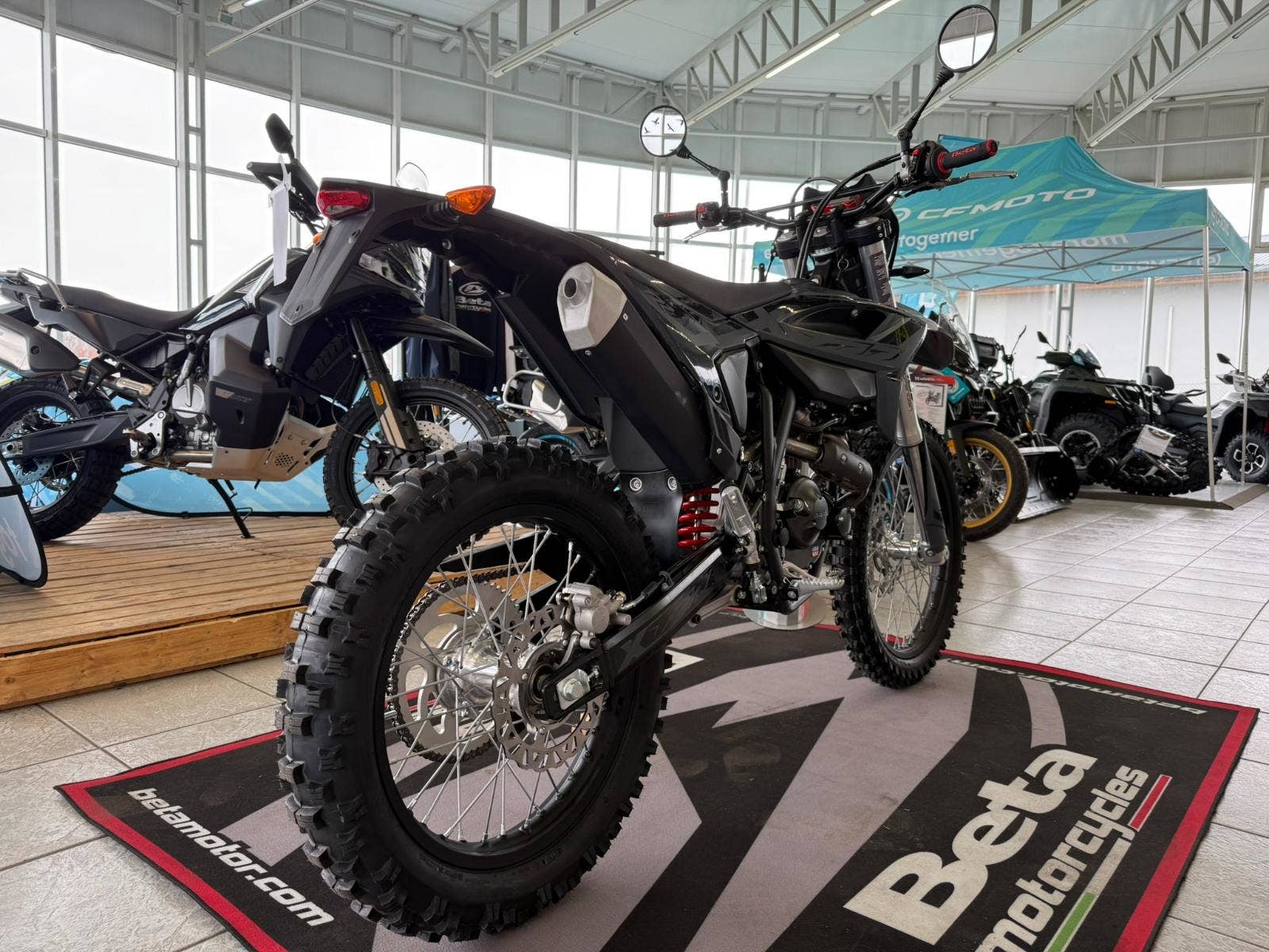 Beta RR Enduro 4T 125 T - X Special Edition MY25, HELMA (NOVÁ, 2025 ...