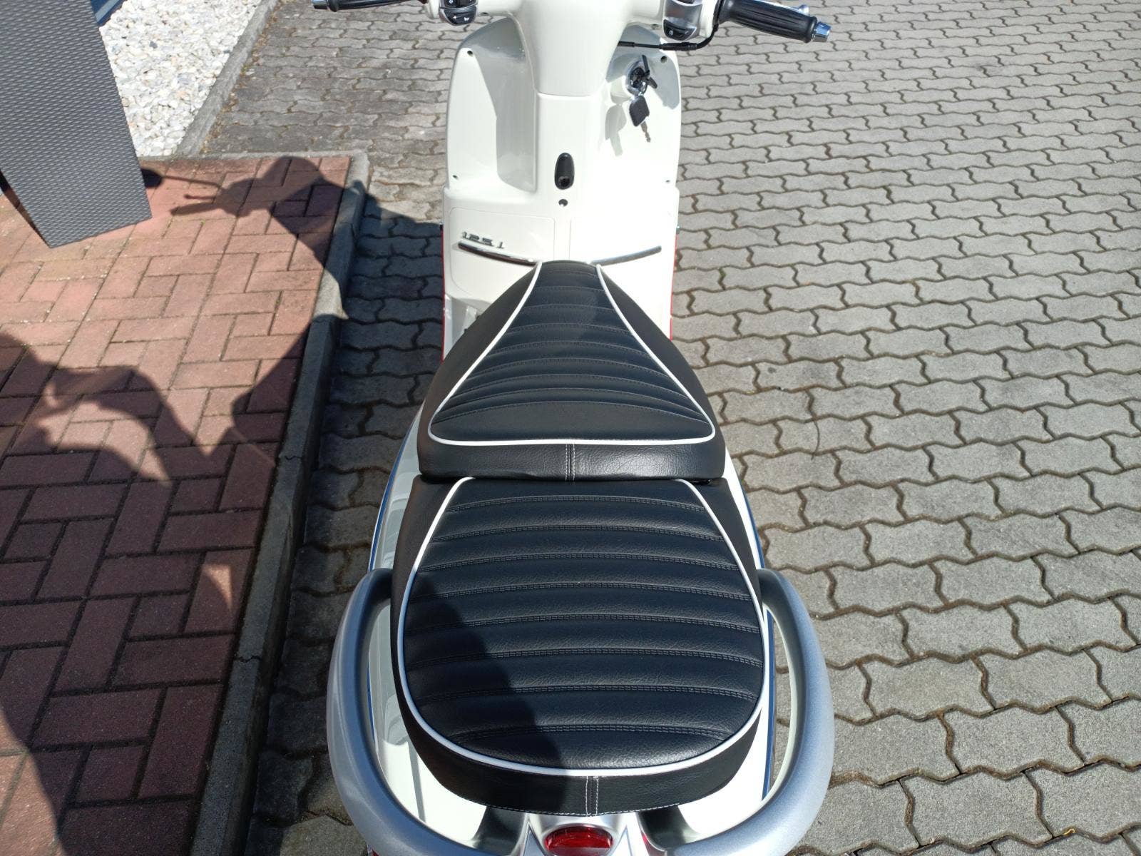 Peugeot Django 125 Dragon Red (NOVÁ, 2025), 87.900 Kč - TipMoto.com