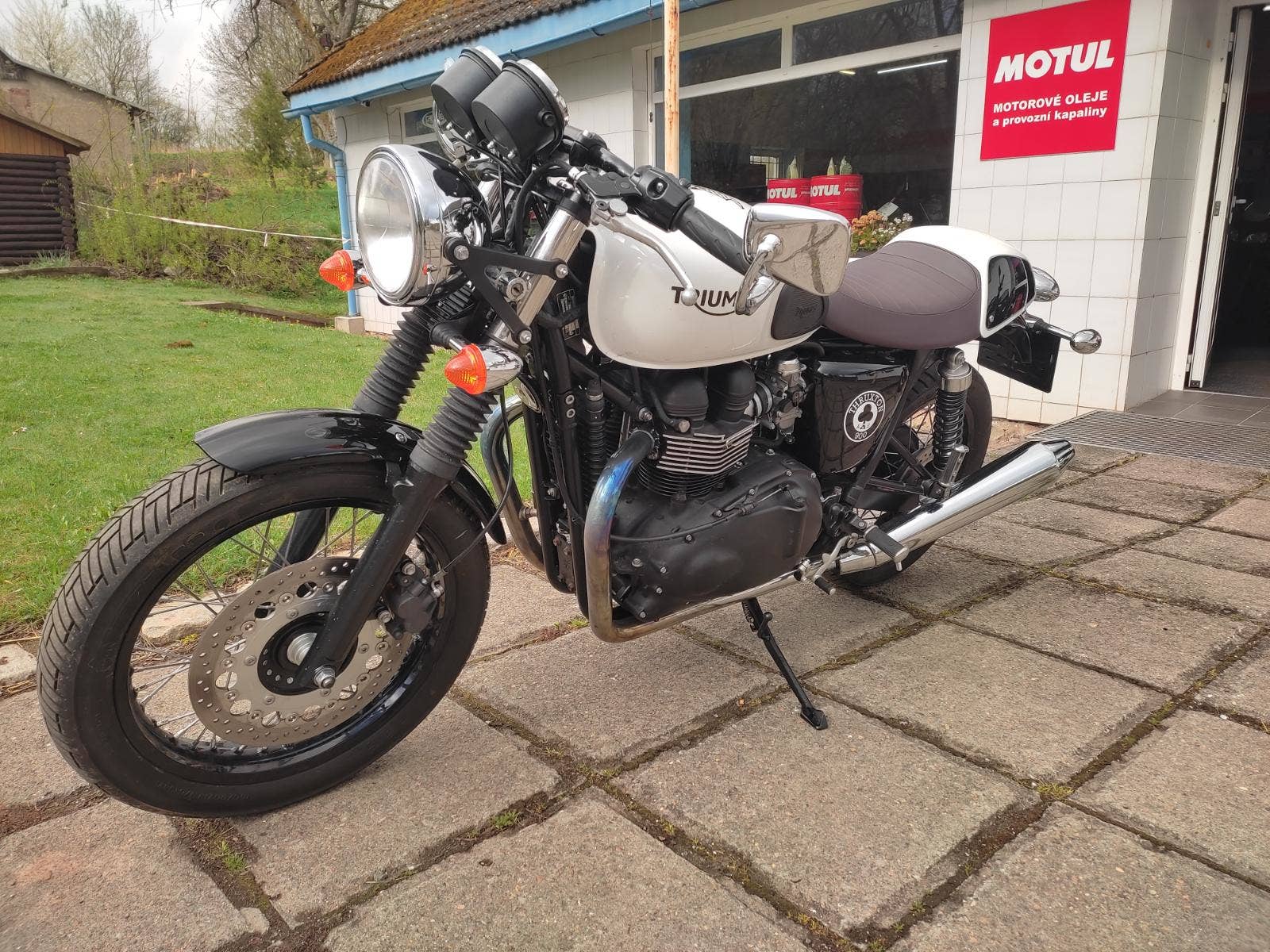 Triumph Thruxton 900 ACE (2015), 195.000 Kč - TipMoto.com