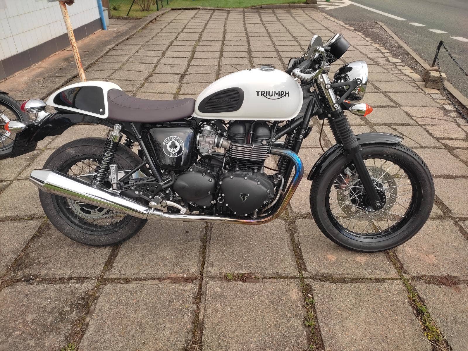 Triumph Thruxton 900 ACE (2015), 195.000 Kč - TipMoto.com