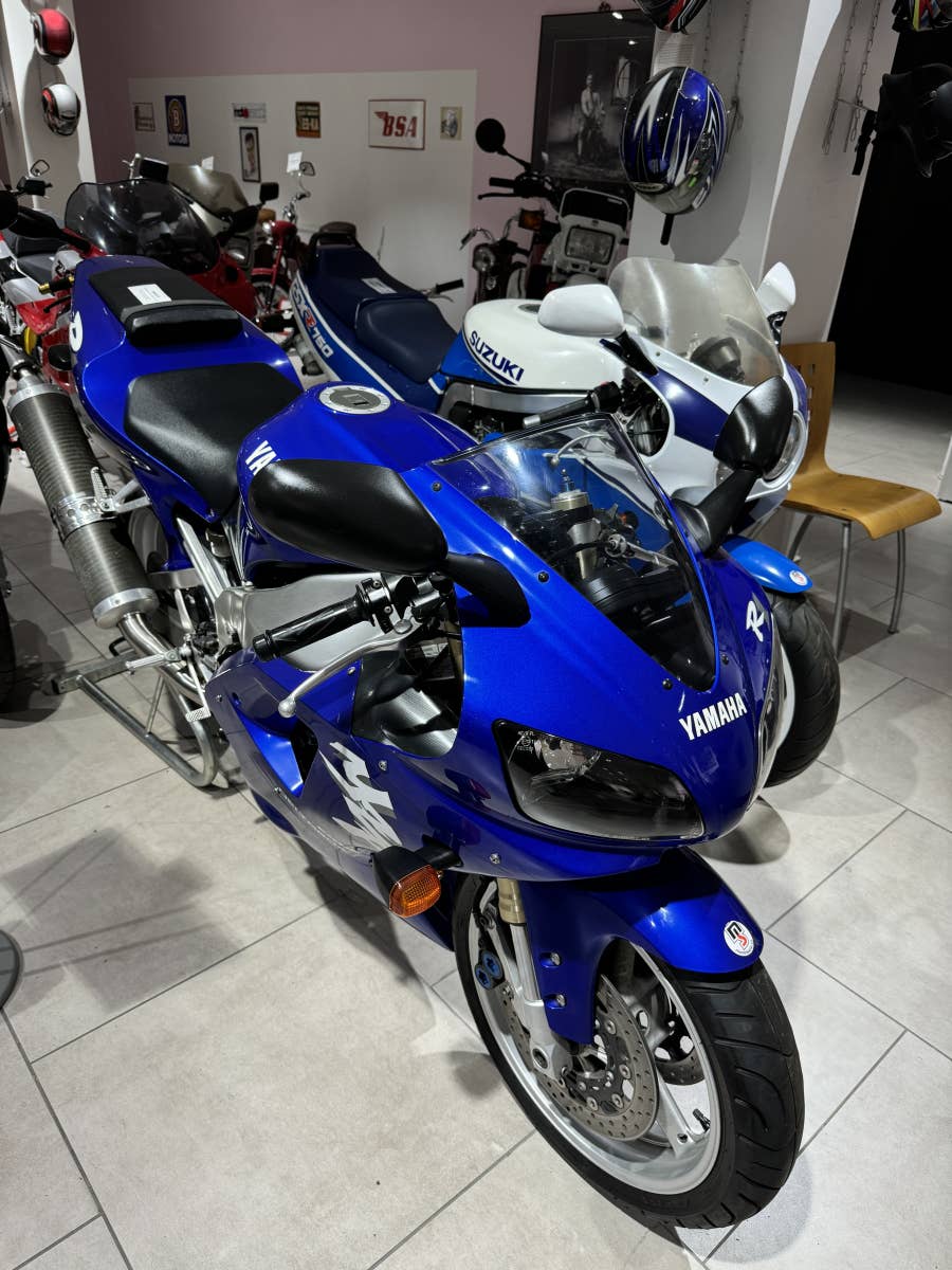 Yamaha YZF-R1 (1998) - TipMoto.com