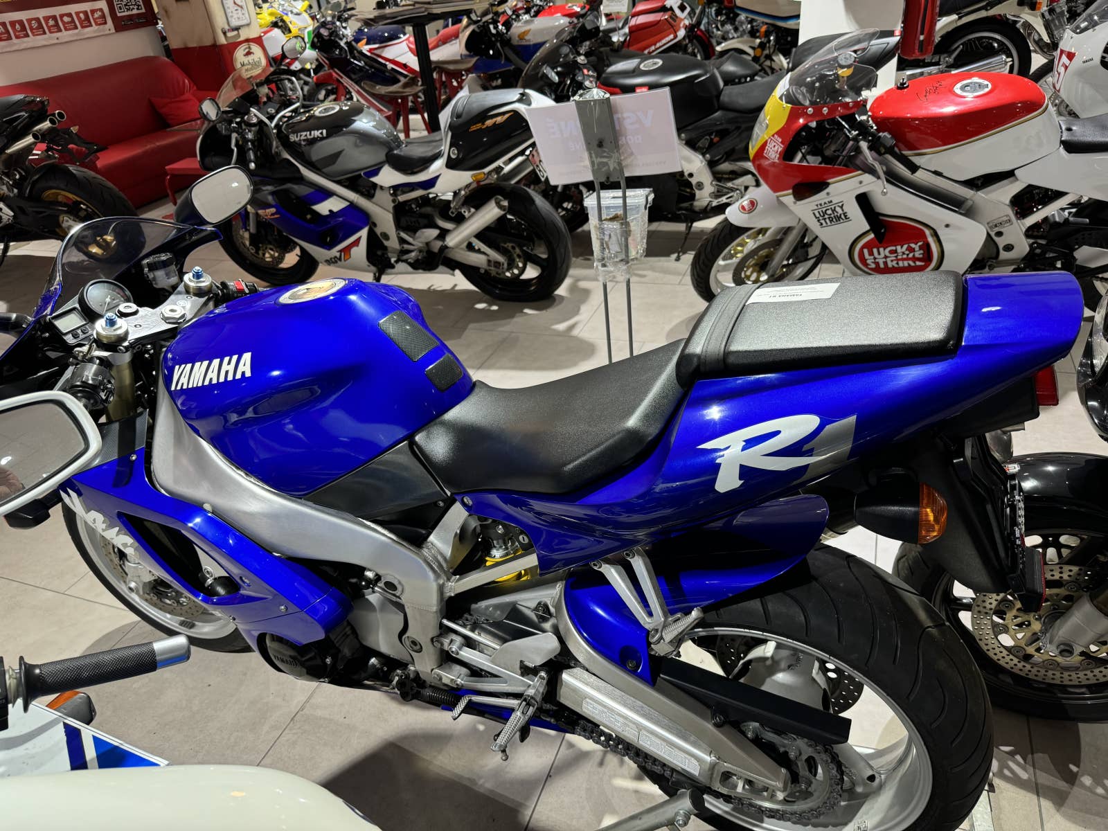 Yamaha YZF-R1 (1998) - TipMoto.com
