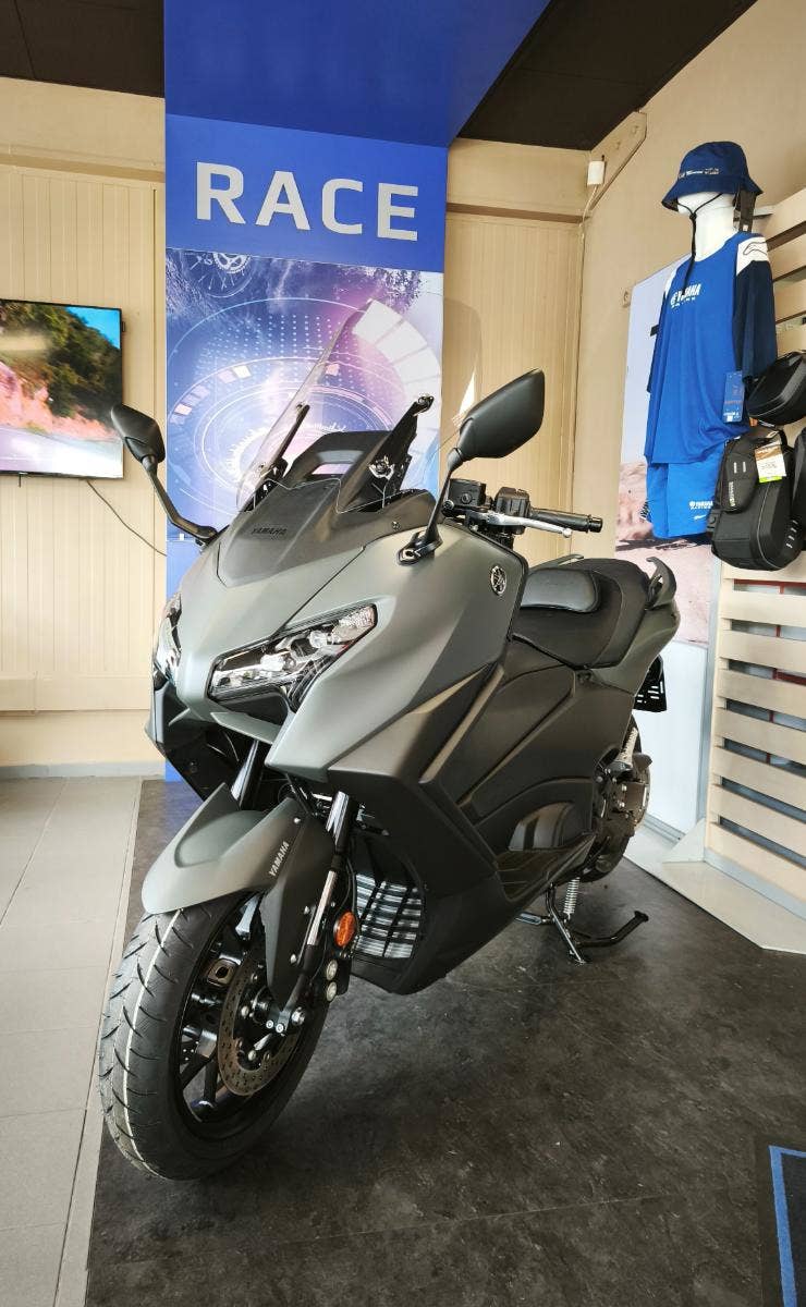 Yamaha T-Max 560 (NOVÁ, 2025), 339.990 Kč - TipMoto.com
