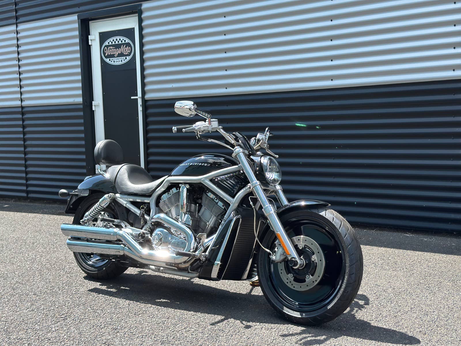 Harley-Davidson VRSCA V-Rod (2002), 245.000 Kč - TipMoto.com