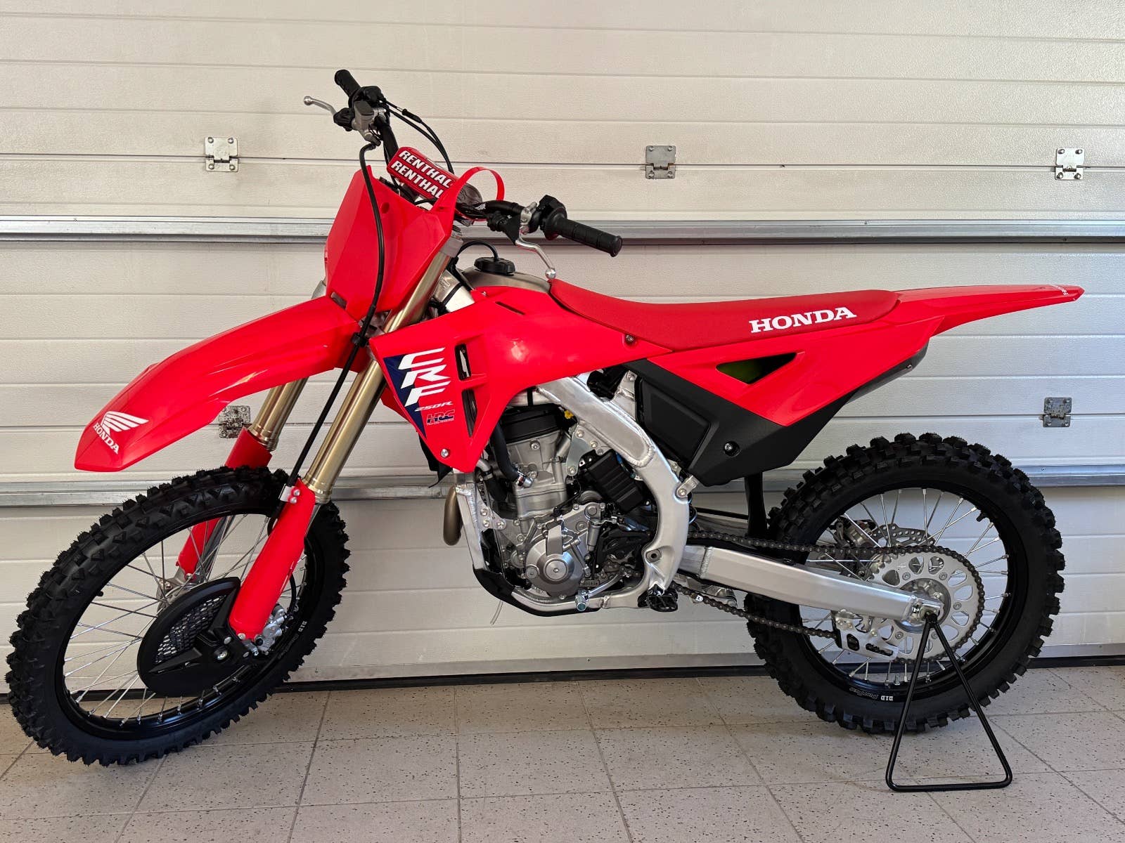 Honda CRF 250 R 2026 (NOVÁ, 2026), 229.900 Kč - TipMoto.com