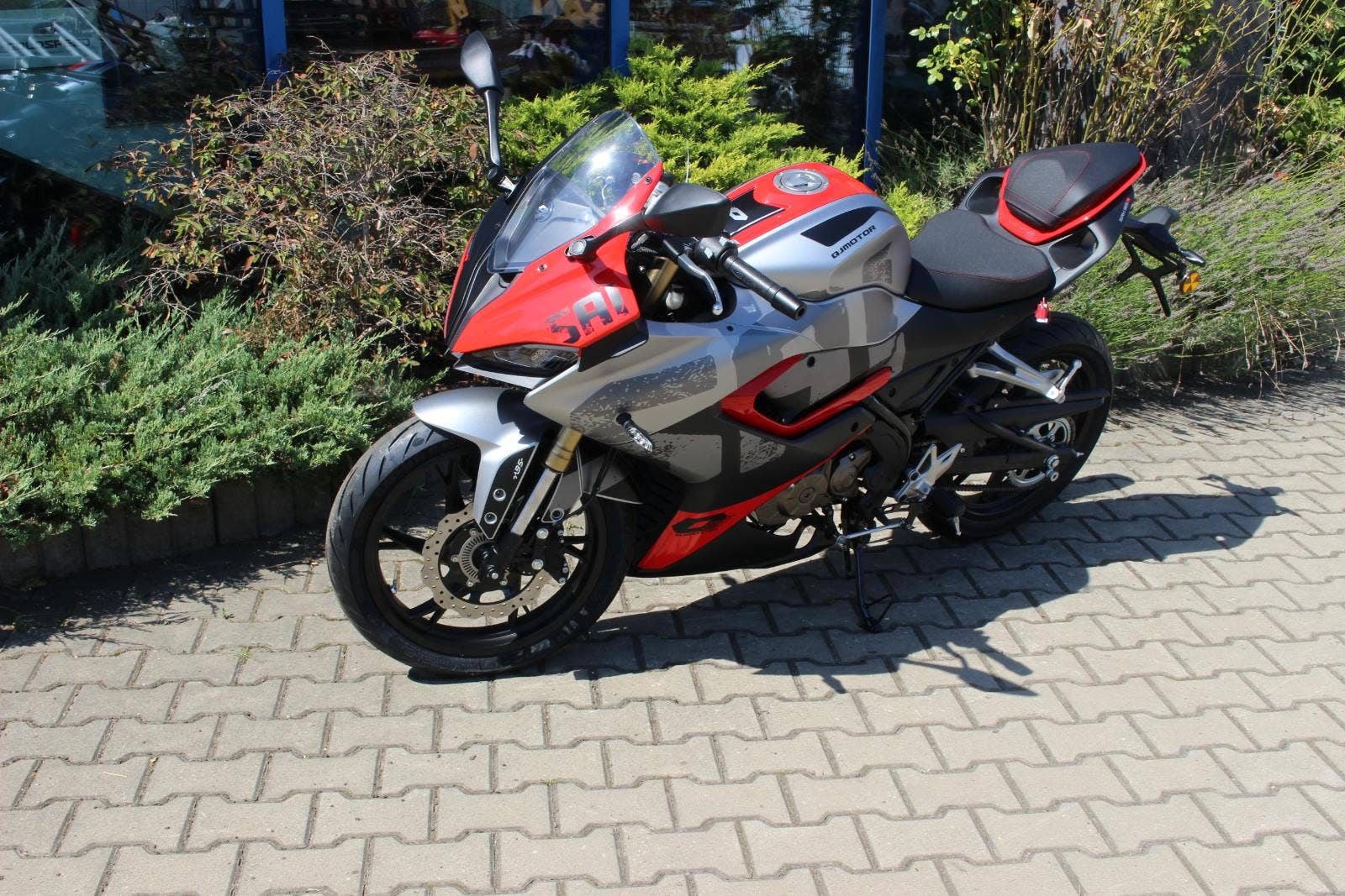 QJ Motor SRK 125 R MODEL 2026 SKLADEM NOVINKA (NOVÁ, 2025), 85.899 Kč ...