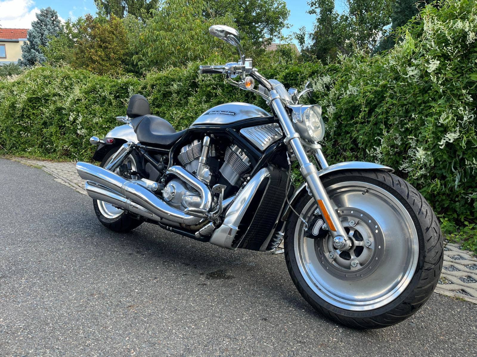 Harley-Davidson VRSCB V-Rod (2004), 230.000 Kč - TipMoto.com