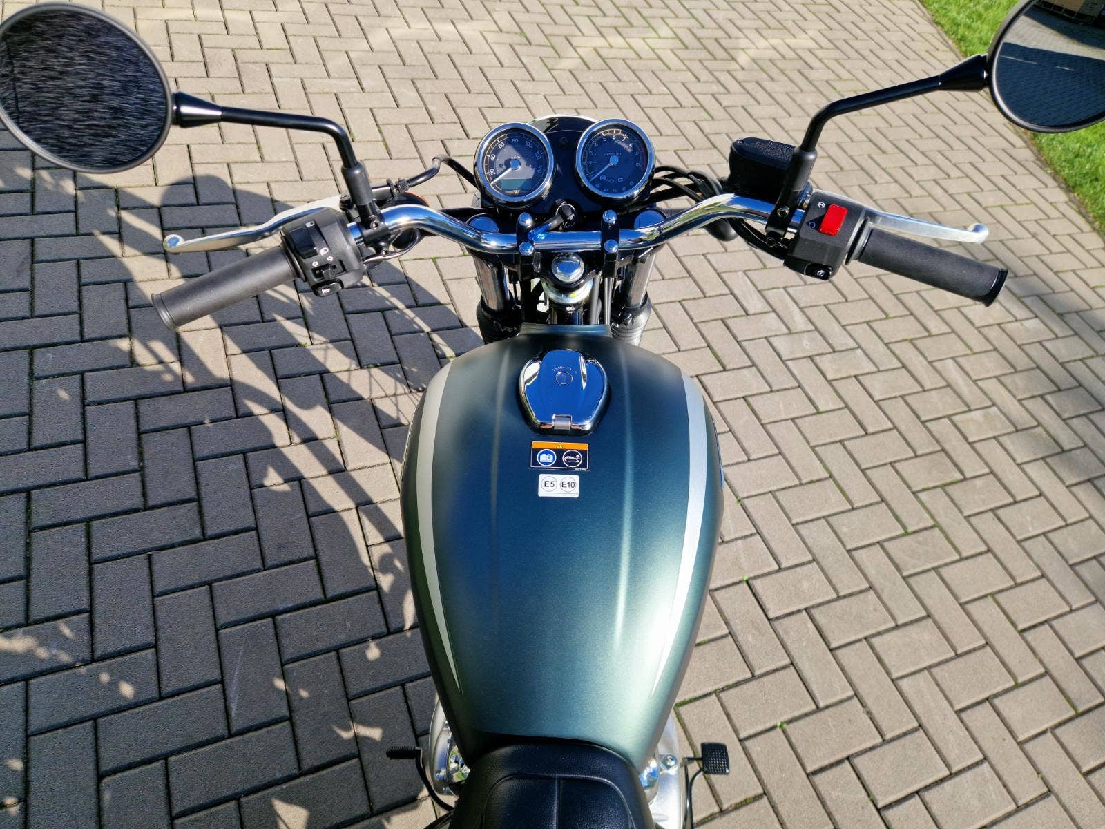 Kawasaki W 230 Metallic Matte Dark Green 2026 (NOVÁ, 2026), 122.900 Kč ...