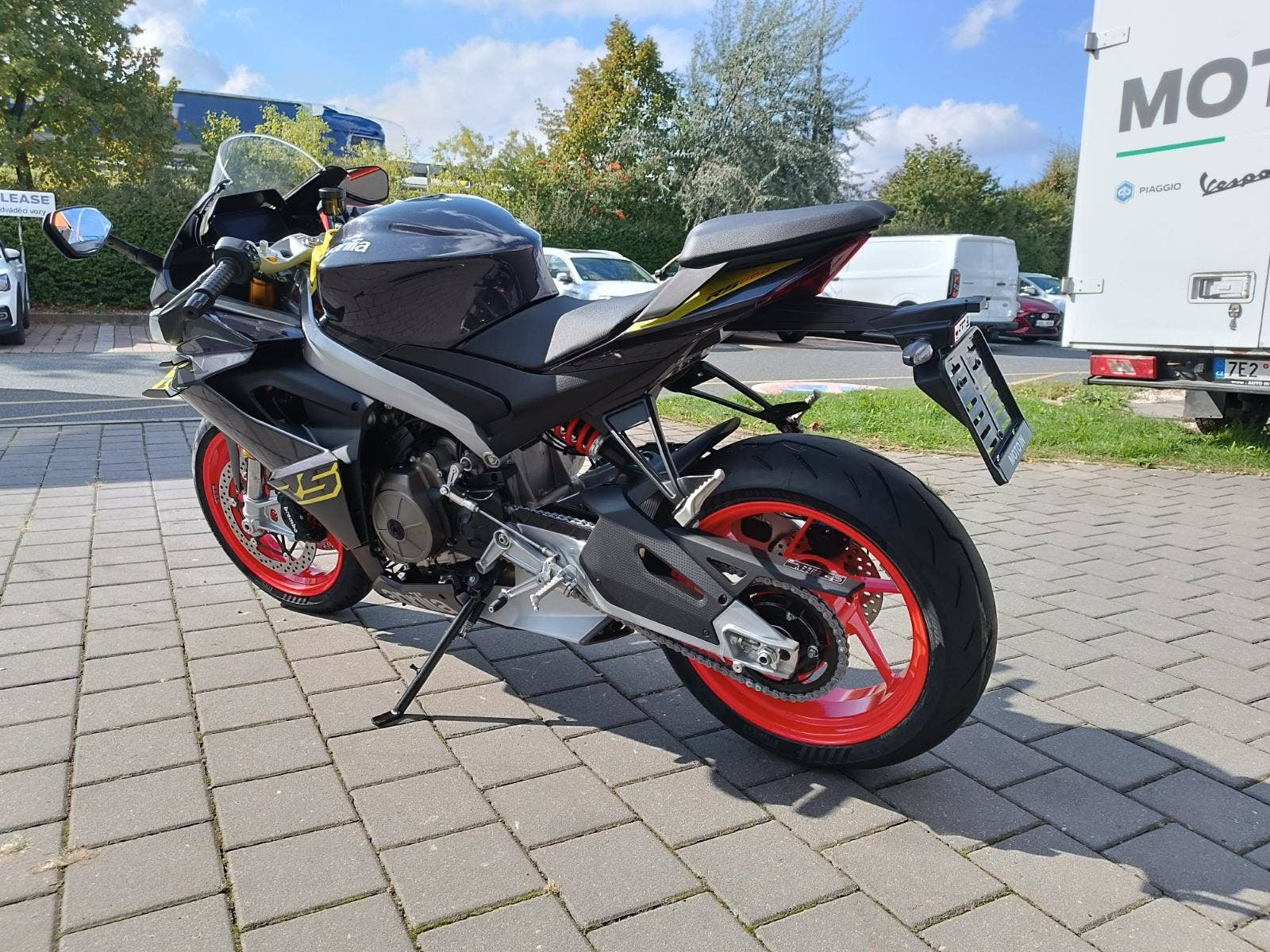 Aprilia RS 660 Venom Yellow + 4roky záruka (NOVÁ, 2025), 285.900 Kč ...
