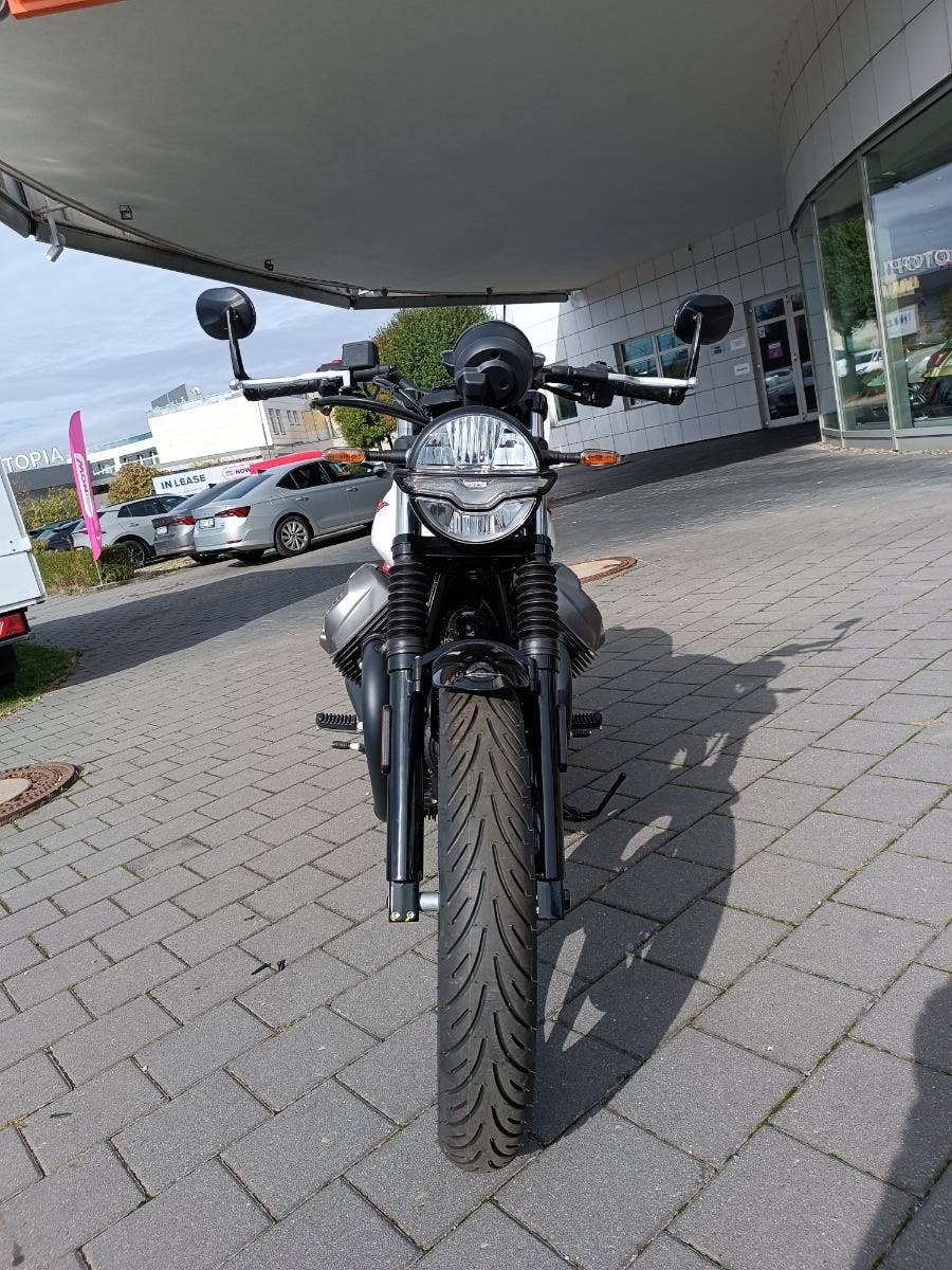 Moto Guzzi V7 Stone TEN (sleva 26.000.-) (NOVÁ, 2024), 229.900 Kč - TipMoto.com