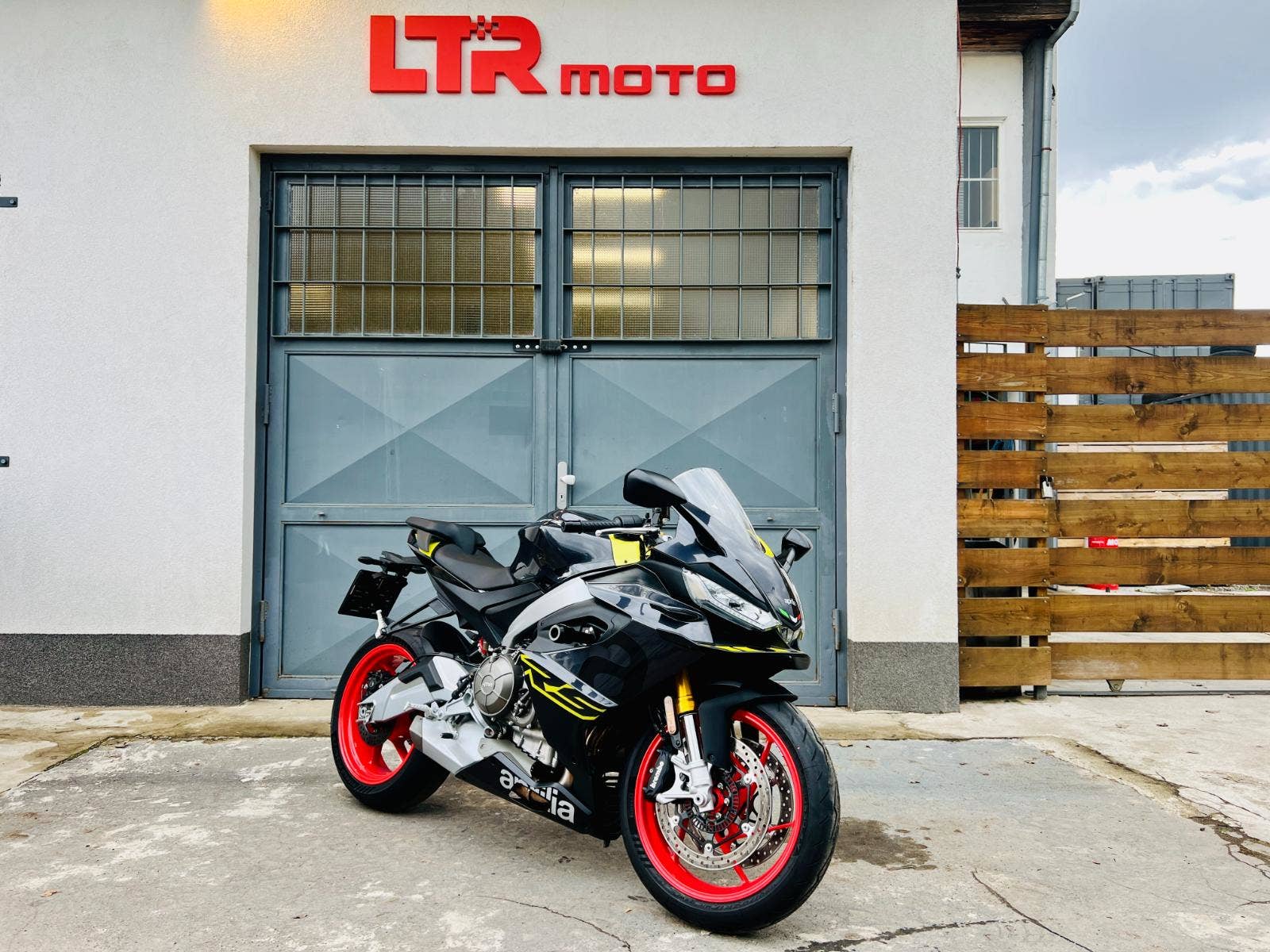 Aprilia RS 660 Venom Yellow 2025 (2025), 249.999 Kč - TipMoto.com