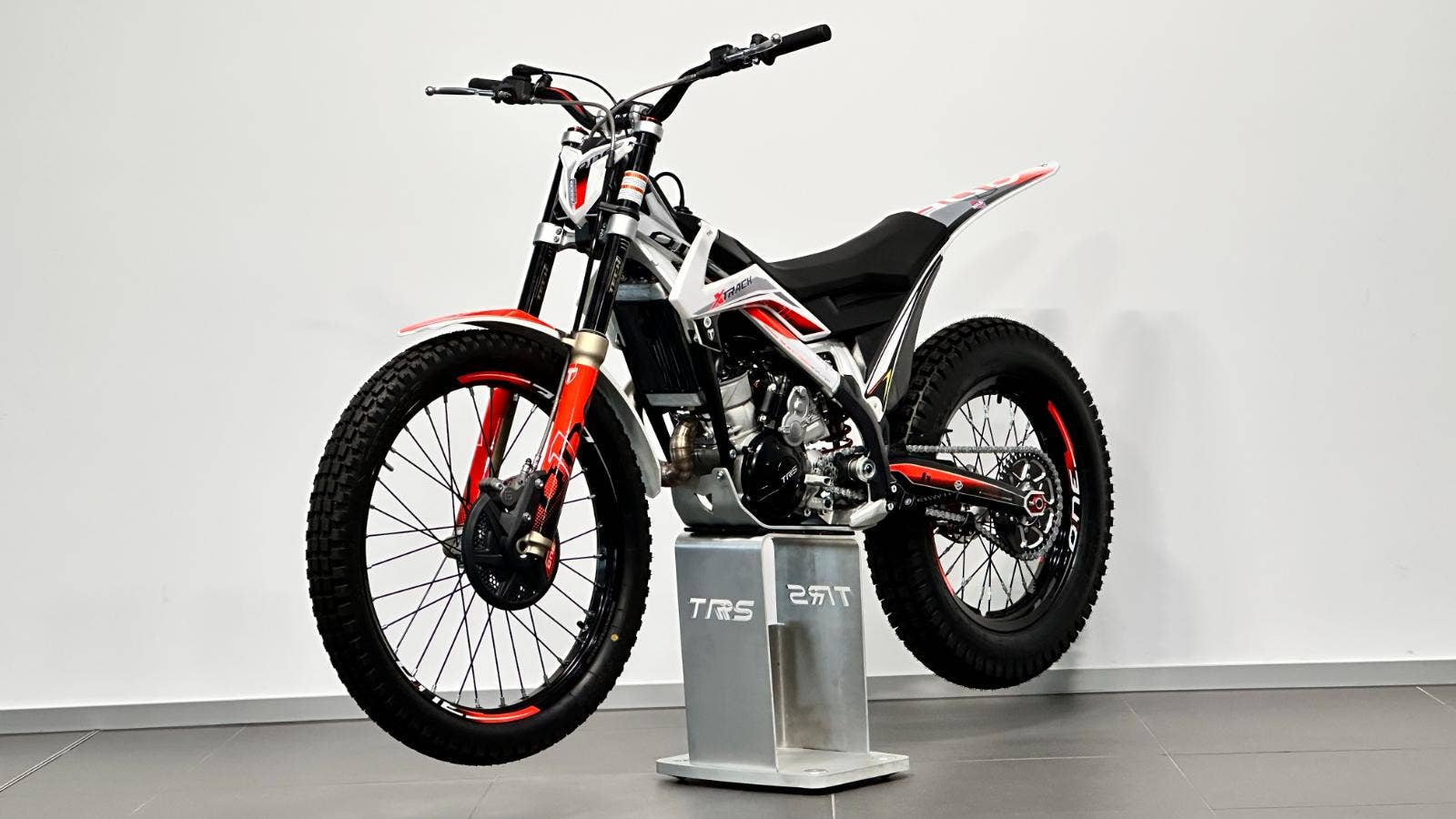 TRS TRRS X-TRACK 250 / 280 / 300 E-Start model 2025 - Akce výprodej ...