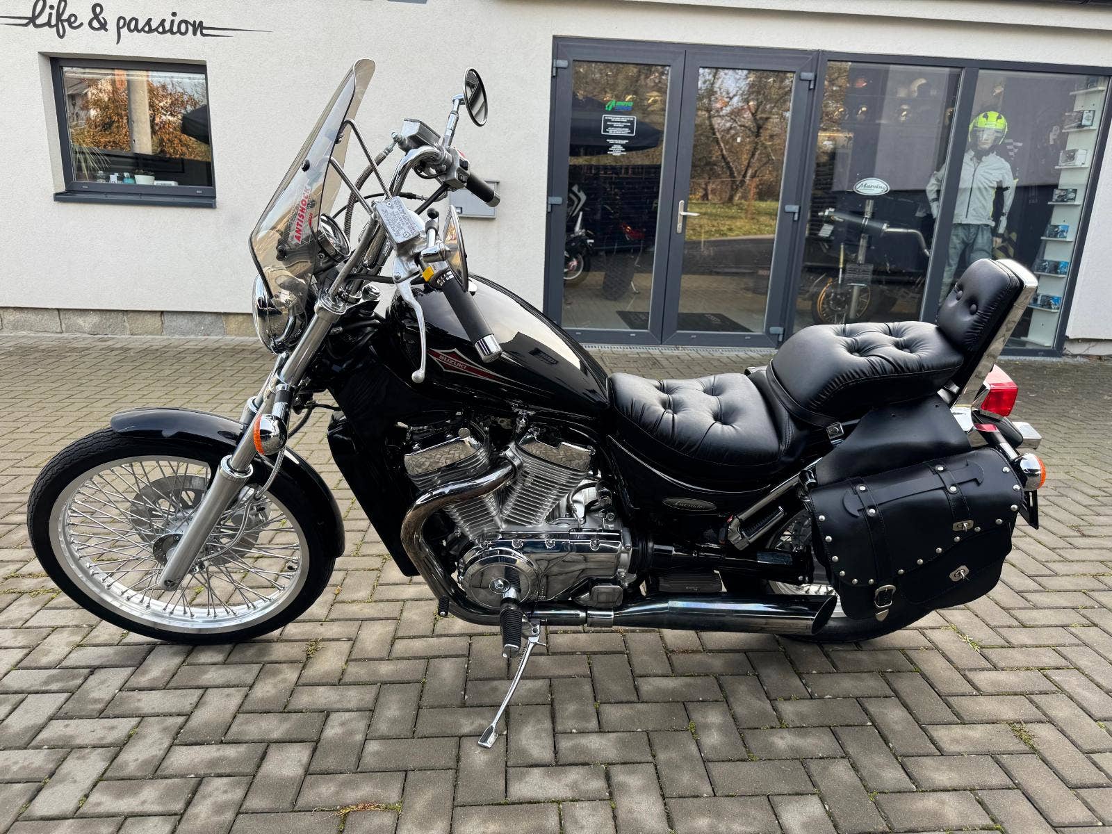 Suzuki VS 600 GLU Intruder (1997) - TipMoto.com