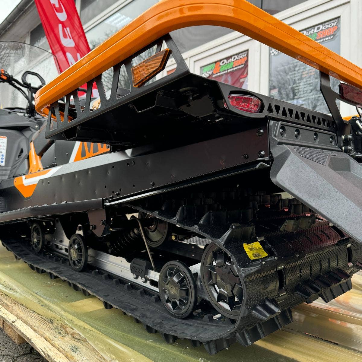 Lynx 69 Ranger Alpine 900 ACE Turbo MY25 Orange Crush/Deep Black