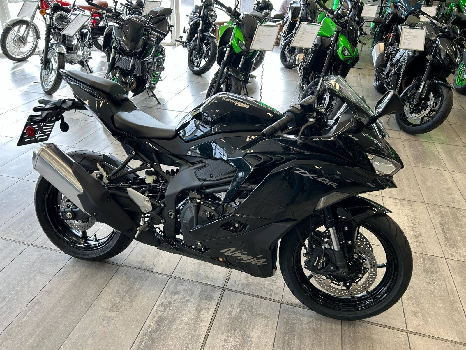 Kawasaki ZX-4R Ninja 2026 (NOVÁ, 2026), 208.400 Kč - TipMoto.com