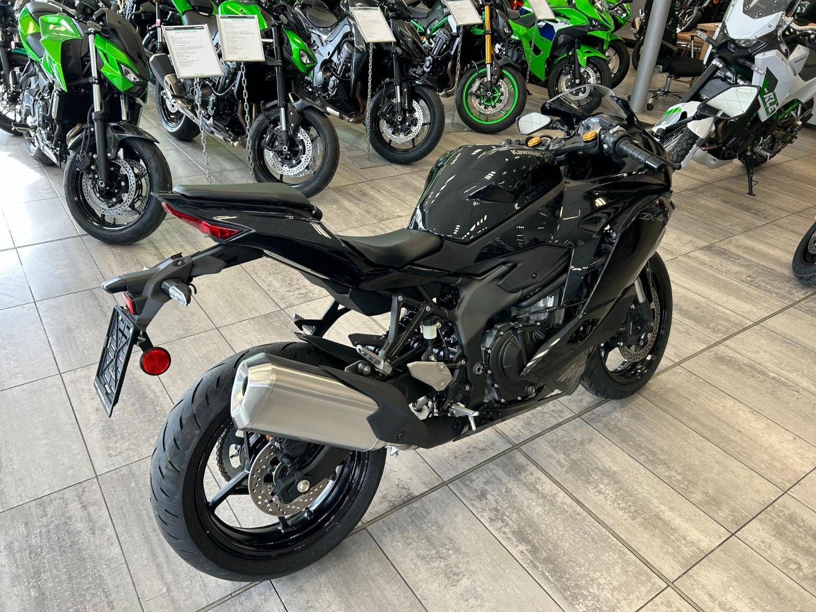 Kawasaki ZX-4R Ninja 2026 (NOVÁ, 2026), 208.400 Kč - TipMoto.com