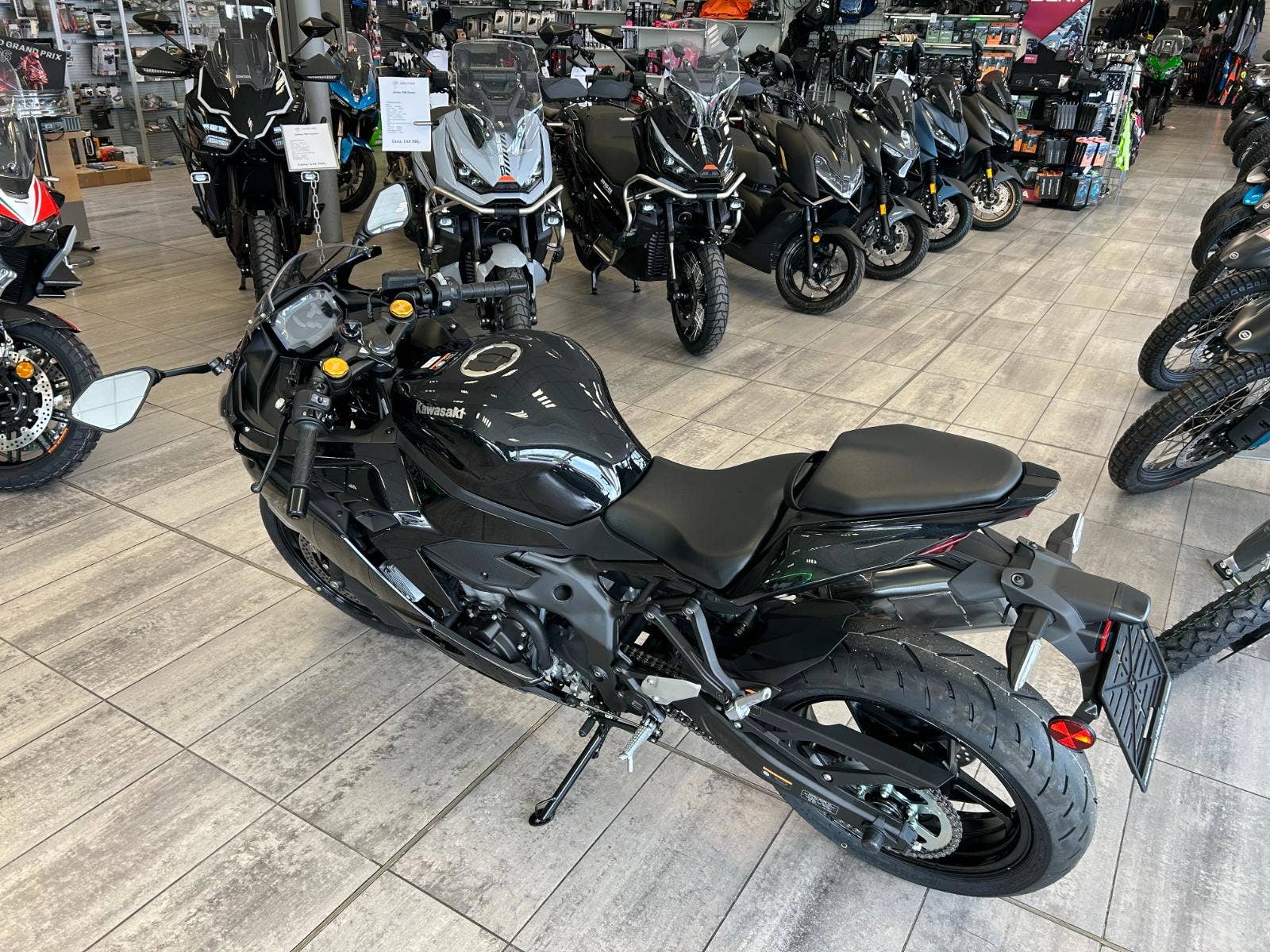 Kawasaki ZX-4R Ninja 2026 (NOVÁ, 2026), 208.400 Kč - TipMoto.com